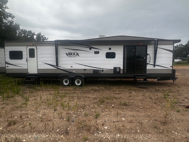 Used 2017 Forest River Salem Villa Classic 39FDEN Destination Trailer