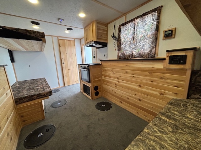 New 2025 Ice Castle Fish Houses Limited Edition 8X16 Fish House