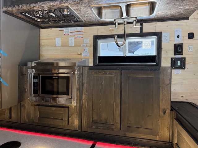 New 2026 Ice Castle Fish Houses OUTLANDER RV 8X17 Fish House