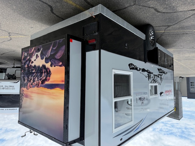 New 2026 Ice Castle Fish Houses OUTLANDER RV 8X17 Fish House
