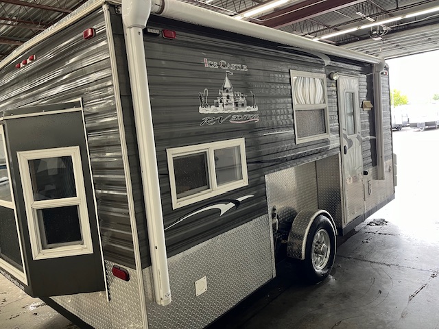 Used 2017 Ice Castle Fish Houses RV Edition 8X17 Fish House